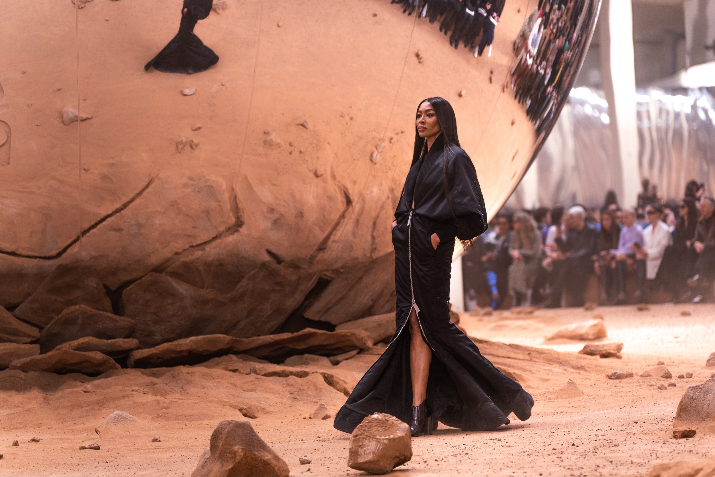 Off-White Is Returning To Paris Fashion Week With 'Black by Popular ...